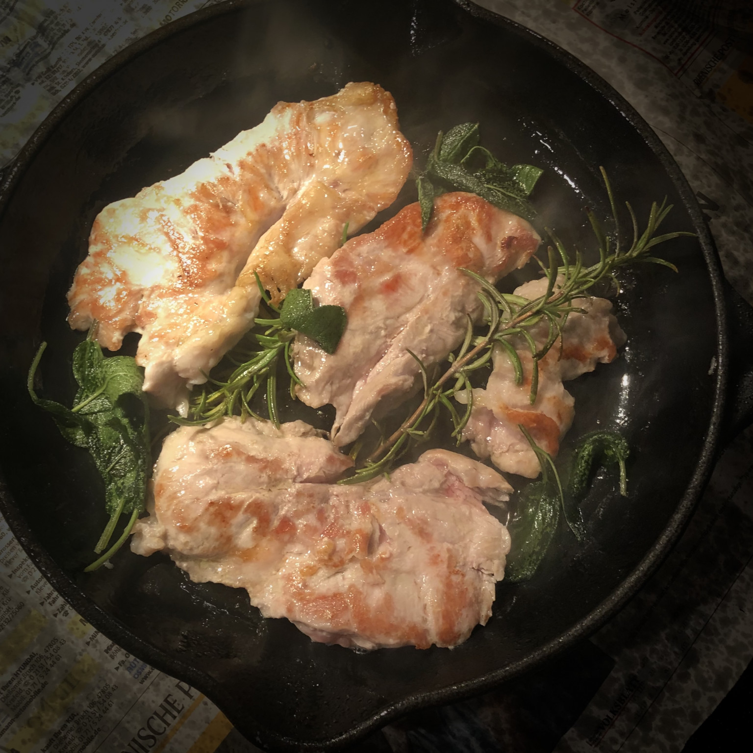 Secreto vom Schwein mit mediterraner Fregola Sarda